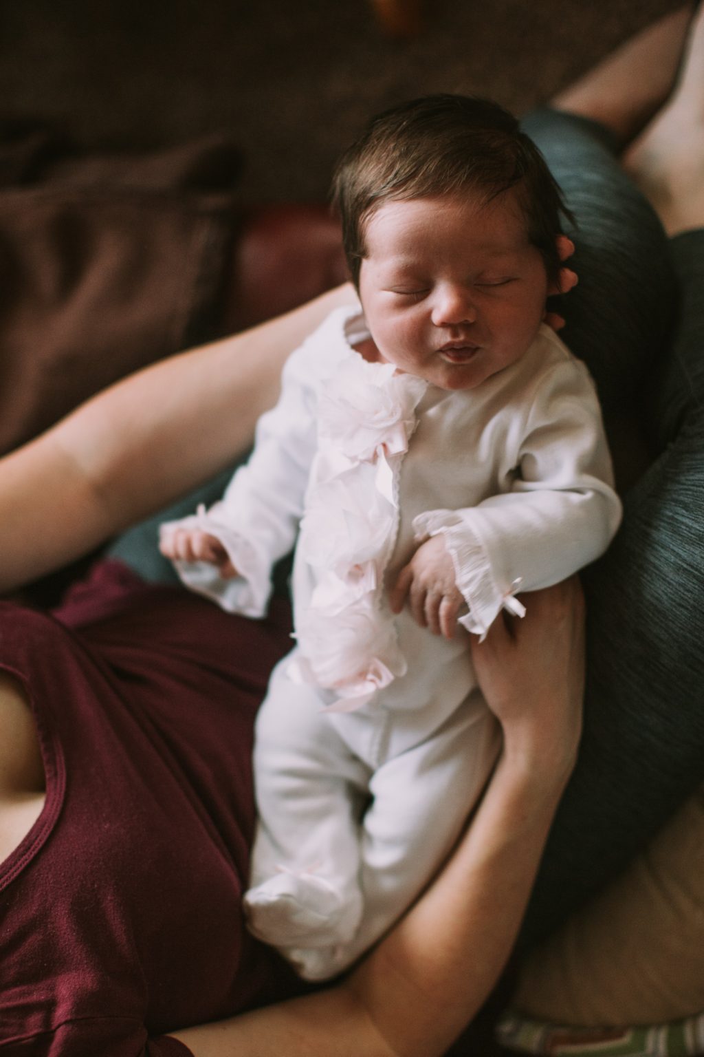 Best Guide on 7 Safe ways to Hold Newborn Baby - Mom Kid Life %count ...